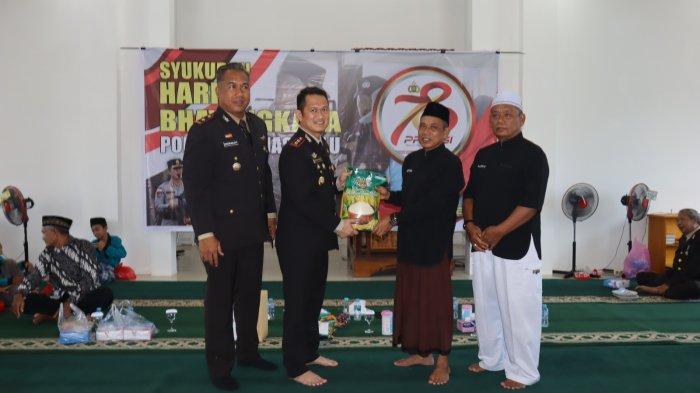 Polda Kalbar dan Polres Kapuas Hulu Gelar Zoom Meeting dan Berbagi dengan Anak Yatim ...