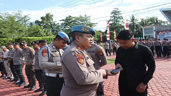 Cegah Anggota Polri Bermain Judi Online, Kasi Propam Cek HP Personel Polres Mempawah ...