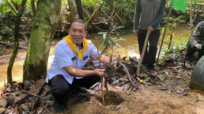 Peringati Hari Bumi, Pemkab Landak Gelar Penanaman Pohon di Riam Angan ...