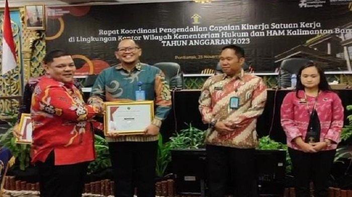 Kanim Kelas II TPI Entikong Komitmen Untuk Tingkatkan Kinerja di Tahun ...