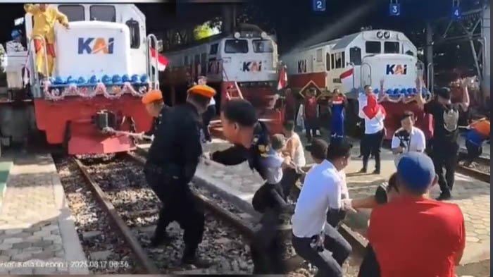 Heboh Viral Keseruan Perlombaan Tarik Kereta Api Meriahkan Hari ...