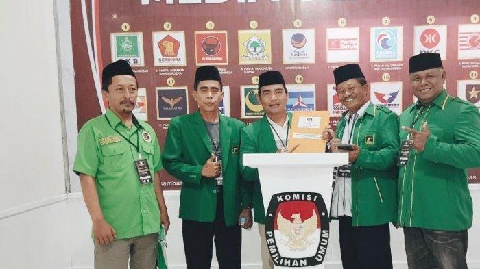 PPP Sambas Daftarkan 45 Bacaleg, Galih Usmawan Sebut Siap Rebut Pimpinan DPRD - Tribunpontianak ...