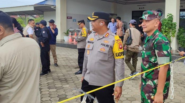 Sinergitas TNI-Polri Amankan Rapat Pleno Pilkada 2024 untuk Menjamin Situasi Aman dan Kondusif ...