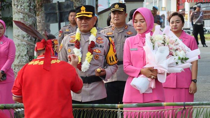 Tradisi dan Seremonial Pergantian Kapolres Landak di Mako Polres Landak ...