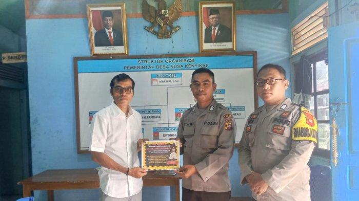 Ps Kanit Binmas Dan Bhabinkamtibmas Polsek Belimbing Sambangi Desa Nusa