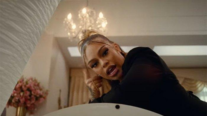 Kenalan, Sosok Latto Rapper Amerika yang Duet Bareng Jungkook BTS di ...