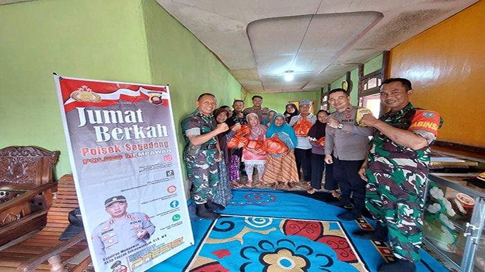Jumat Berkah, Kapolsek Segedong Berbagi Kebahagiaan Bersama Warga ... Jumat Berkah, Kapolsek Segedong Berbagi Kebahagiaan Bersama Warga ...