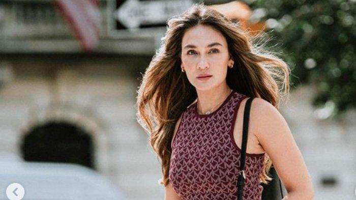 Kepincut Gaya Horor Luna Maya, Maxime Bouttier Sematkan Tanda Hati di ... Kepincut Gaya Horor Luna Maya, Maxime Bouttier Sematkan Tanda Hati di ...