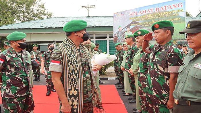 Kunjungan Perdana ke Sintang, Pangdam XII/Tpr Minta Prajurit TNI Selalu Hadir Bantu Masyarakat ...