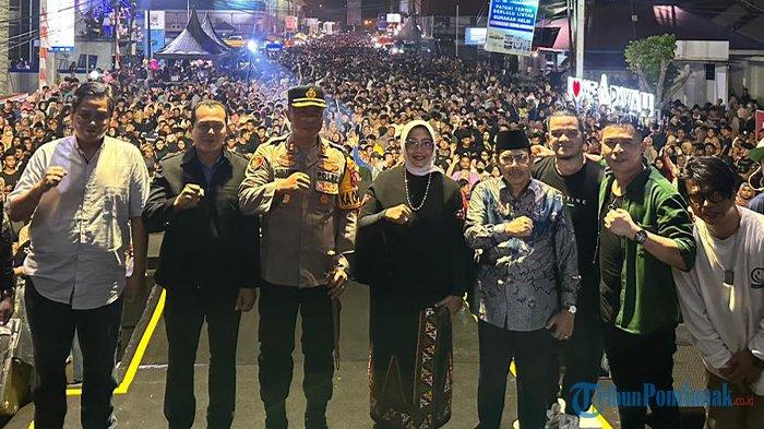 Pemkab Mempawah Meriahkan Malam Tahun Baru 2024, Hadirkan Bian Gindas Artis Ibu Kota ...