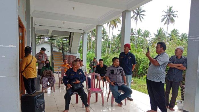 Dugaan Kasus Asusila Kades Pasir Panjang Mempawah, Warga Ramai-ramai Datangi Kantor Desa ...