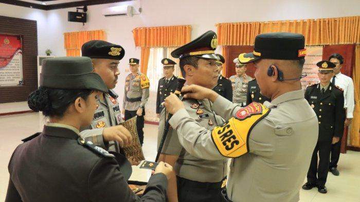 Upacara Kenaikan Pangkat Pengabdian AKP Joni menjadi Kompol - Tribunpontianak.co.id