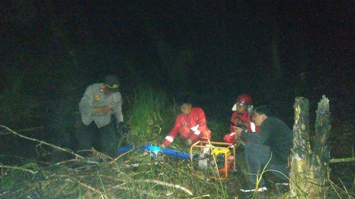 Kapolsek Nanga Pinoh Edi Marwan Pimpin Padamkan Kobaran Api di Ujung Jembatan Melawi II ...