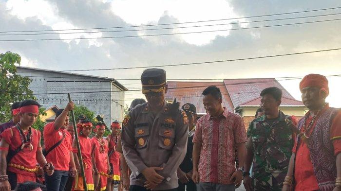 Polres Kayong Utara Laksanakan Pengamanan Musyawarah Dewan Adat Dayak ...