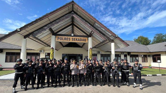 Kapolres Sekadau Lepas Kepulangan BKO Brimob Polda Kalbar Usai Pengamanan Pemilu 2024 ...