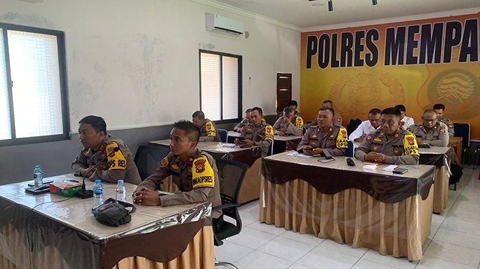 Personel Polres Mempawah Ikuti Forum Polri Belajar Bersama Sejarawan Polri Secara Zoom Meeting ...