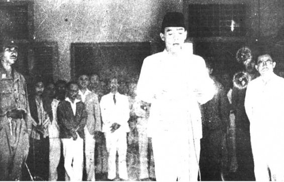 Pidato Bung Karno Menjelang Proklamasi 1945 & Pembacaan Teks Proklamasi ...