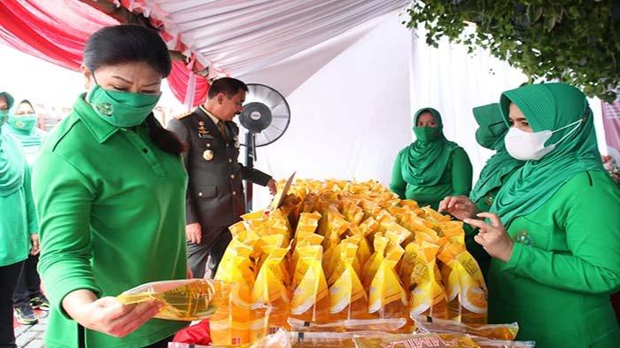 Persit KCK Daerah XII Tanjungpura Gebyar Bazar HUT Ke 77 Kemerdekaan RI, Harga 50 Persen Lebih ...