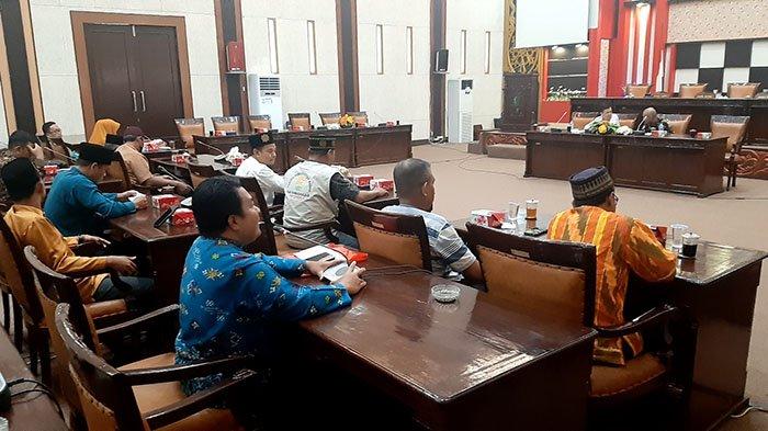 Anggota DPRD Sambas Minta Jaga Kepercayaan Masyarakat, Panitia 1001 ... Anggota DPRD Sambas Minta Jaga Kepercayaan Masyarakat, Panitia 1001 ...