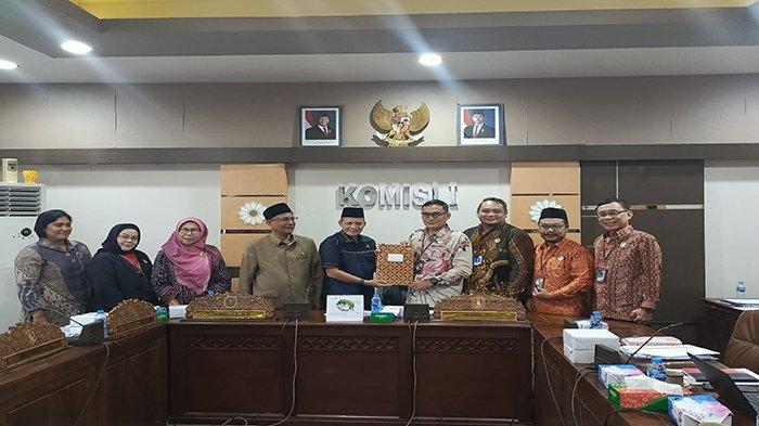 Komisi Informasi Kalbar Sampaikan Capaian 2024 dan Rencana Kerja 2025 ke DPRD Kalimantan Barat ...