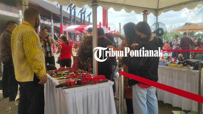 Masuk Area Temu Akbar Pasukan Merah-TBBR, Peserta Lewati Pemeriksaan ...