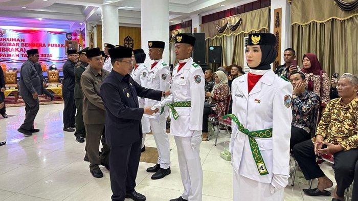 Pj Bupati Ismail Kukuhkan 30 Anggota Paskibra Mempawah, Siap Tunaikan Misi Mulia di HUT ke-79 RI ...