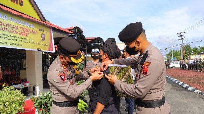Apel Gelar Pasukan, Kapolres Sintang Cek Kesiapan Personel Jelang Natal dan Tahun Baru ...