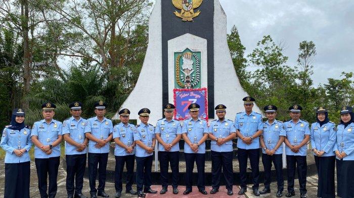 Kenang Jasa Pahlawan, Kanim Sanggau Laksanakan Upacara Ziarah Tabur Bunga - Tribunpontianak.co.id