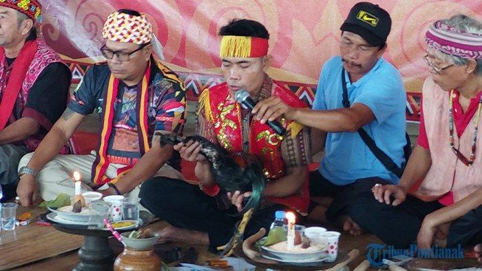 Upacara Adat Basaru Sumangat Tutup Pekan Gawai Dayak ke-37 di Rumah ...