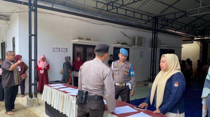 Personel Polres Sanggau Lakukan Pengamanan Pelipatan Surat Suara Pemilu 2024 - Tribunpontianak.co.id