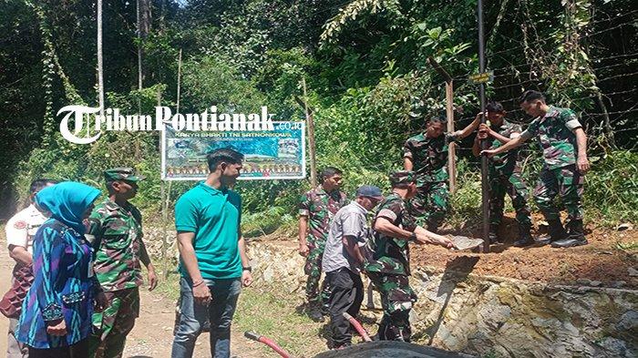 Paldam XII/TPR Pasangkan Lampu Solar Cell untuk Masyarakat Pak Bulu ...
