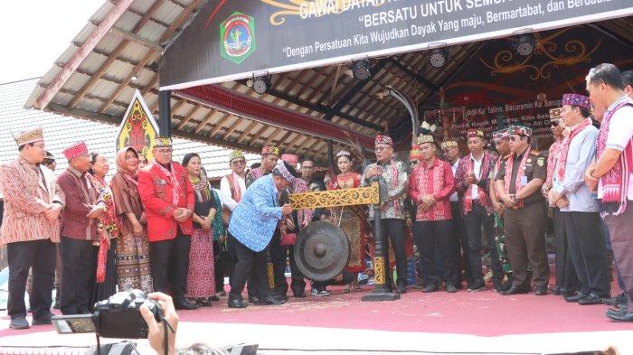 Kapolres Sekadau Hadiri Pembukaan Pekan Gawai Dayak XII Tahun 2023 - Tribunpontianak.co.id
