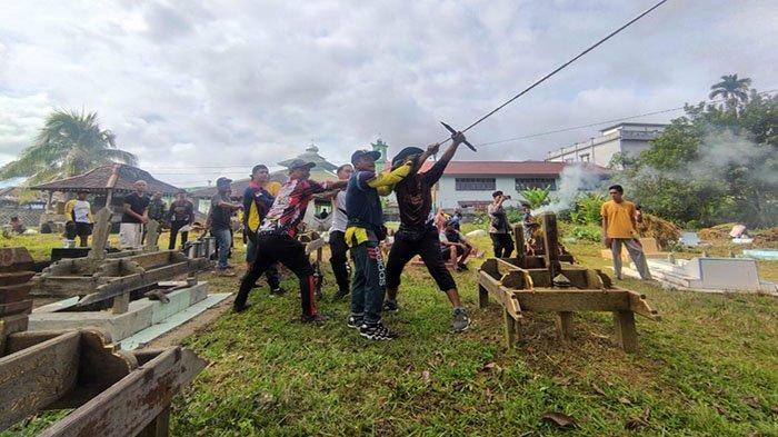 Jelang Ramadan, Camat dan Forkopimcam Sintang Gelar Kerja Bakti ...