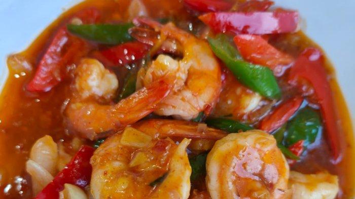 Maknyus! Ikan Senangin Kukus Disiram Saus Kecap dan Cabe Cincang di ...