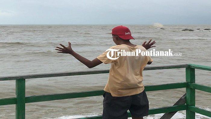 Intip Keindahan Pantai Teluk Mak Jantu, Wisata Alam Bernuansa Sejuk - Tribunpontianak.co.id