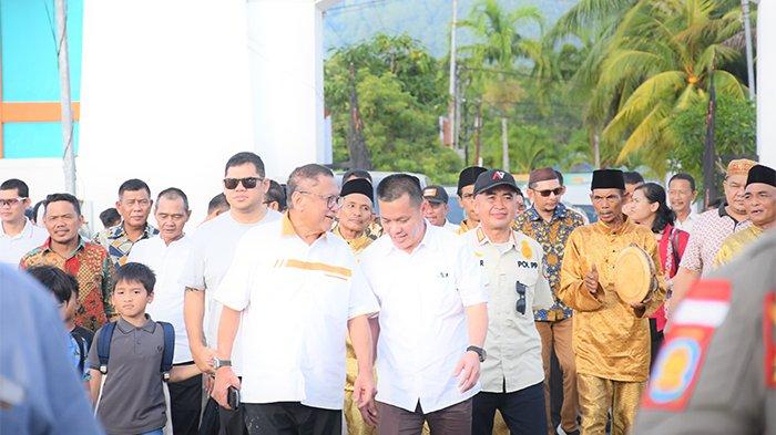 Pj Bupati KKU Romi Wijaya Sambut Hangat Kedatangan Oesman Sapta Odang di Sukadana ...