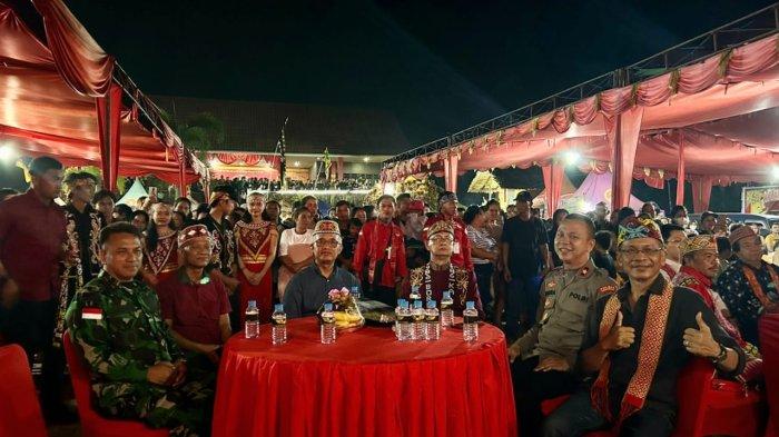 Wakapolres Singkawang Hadiri Penutupan Naik Dango di Kelurahan Sijangkung - Tribunpontianak.co.id