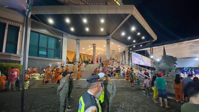 Jamin Keamanan, Personel Polres Kubu Raya Lakukan Pengamanan di Hari Raya Waisak 2567 BE Tahun ...