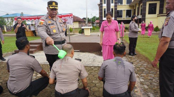 37 Personil Polres Kapuas Hulu Laksanakan Korps Raport Kenaikan Pangkat - Tribunpontianak.co.id
