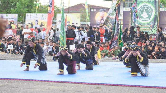Sekda Alexander Buka Festival Pencak Silat Tradisional, Diikuti 16 Perguruan Silat se-Ketapang ...