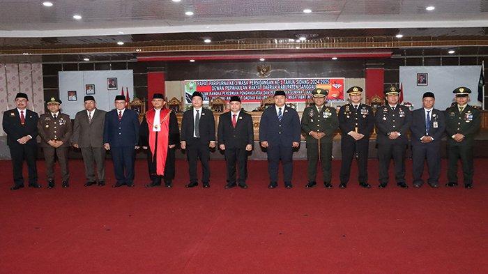 Unsur Pimpinan DPRD Sanggau Resmi Dilantik, Hendrikus Hengki Jabat ... Unsur Pimpinan DPRD Sanggau Resmi Dilantik, Hendrikus Hengki Jabat ...