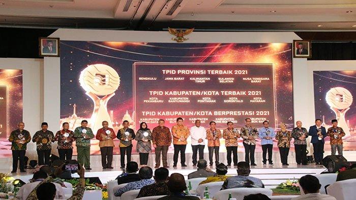 Pemkab Landak Raih Penghargaan Kabupaten Tingkat Pengendalian Inflasi Terbaik 2021 ...