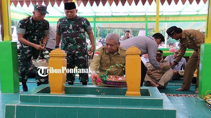 Harisson Tabur Bunga Hingga Doa Bersama Saat Ziarah Akbar ke Makam Pahlawan Panglima Tentemak ...