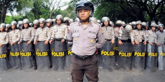 212 Polisi Sterilkan Stadion - Tribunpontianak.co.id