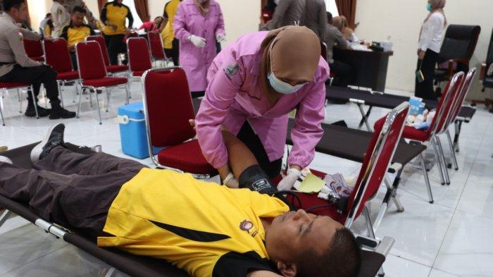 Polres Sambas Gelar Donor Darah dalam Rangka Hari Bhayangkara ke-77 Tahun 2023 - Tribunpontianak ...