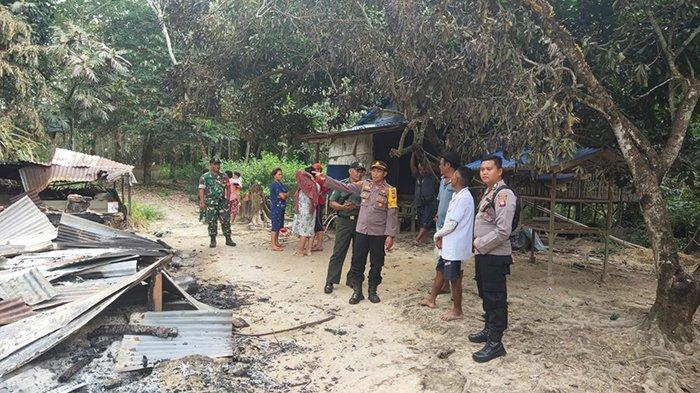 Satu Unit Rumah Warga di Sekadau Ludes Terbakar - Tribunpontianak.co.id Satu Unit Rumah Warga di Sekadau Ludes Terbakar - Tribunpontianak.co.id