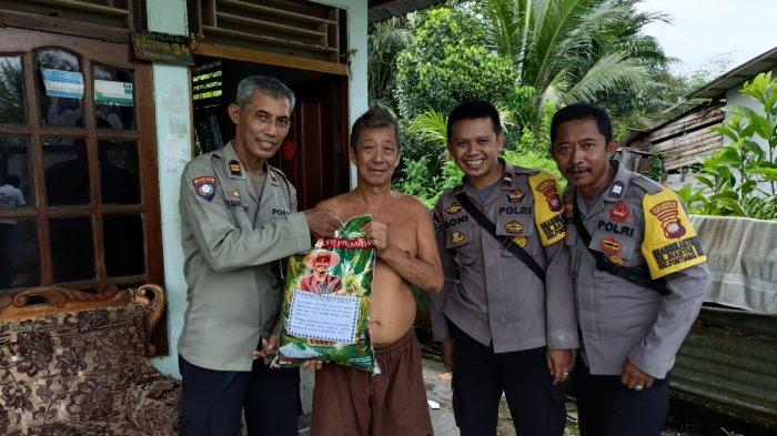 Bhabinkamtibmas Polsek Pontianak Utara dan Merah Putih Peduli ... Bhabinkamtibmas Polsek Pontianak Utara dan Merah Putih Peduli ...