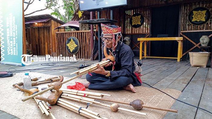 Bunau, Budayawan Kalbar Pelestari Alat Musik Tradisional 'Kadedek' - Tribunpontianak.co.id