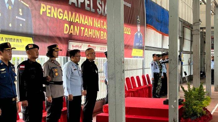 Wakapolres Kubu Raya Hadiri Apel Siaga Pengamanan Natal dan Tahun Baru di Lapas Kelas II A ...
