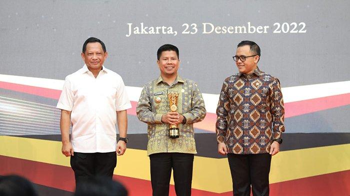 Bupati Sambas Raih Penghargaan Innovative Government Award 2022 - Tribunpontianak.co.id